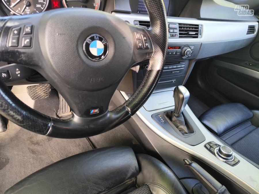 Black BMW 320 2009 in Raseiniai, with an engine capacity of 2.00 L and mileage of 324 thousand km for 4580 €, photo 16 on AUTOMOTO.COM.LV
