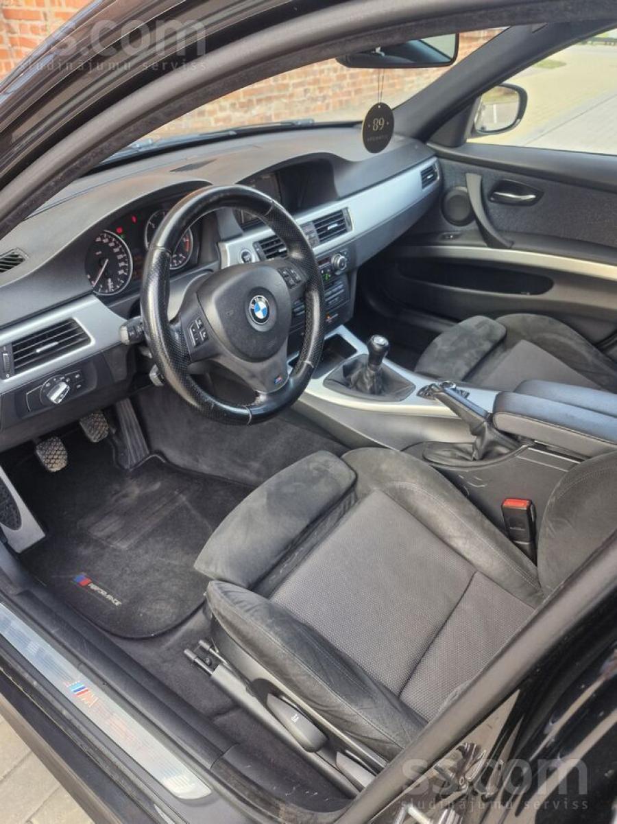 Black BMW 320 2009 in Bauska, with an engine capacity of 2.00 L and mileage of 340 thousand km for 5850 €, photo 11 on AUTOMOTO.COM.LV