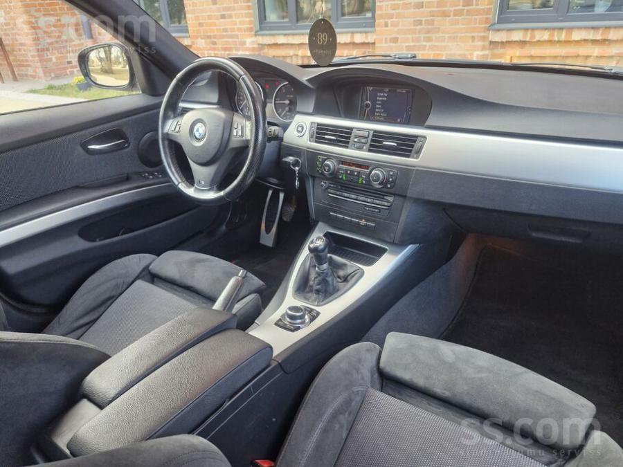 Black BMW 320 2009 in Bauska, with an engine capacity of 2.00 L and mileage of 340 thousand km for 5850 €, photo 16 on AUTOMOTO.COM.LV