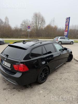 Melns BMW 320 2009 Jelgava, ar dzinēja tilpumu 2.00 L un nobraukumu 278 tūkst. km par 5950 €, foto 4 vietnē AUTOMOTO.COM.LV