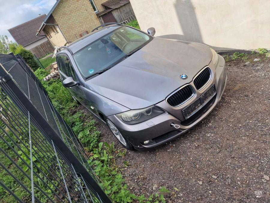 Черный БМВ 320 2009 в Паневежис, объемом двигателя 2.00 л и пробегом 300 тыс. км за 2050 €, фото 3 на AUTOMOTO.COM.LV