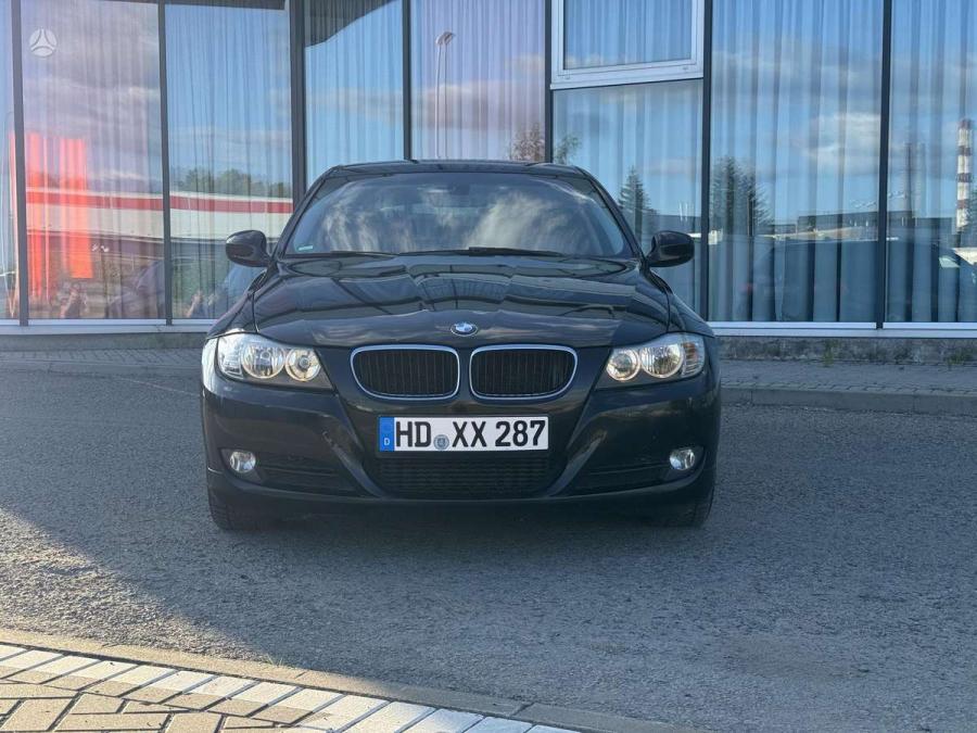 Black BMW 320 2009 in Panevezys, with an engine capacity of 2.00 L and mileage of 287 thousand km for 3700 €, photo 6 on AUTOMOTO.COM.LV