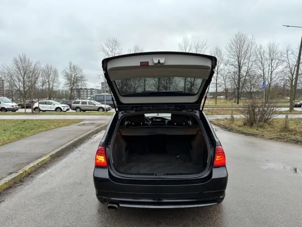 Black BMW 320 2009 in Riga, with an engine capacity of 2.00 L and mileage of 339 thousand km for 4990 €, photo 7 on AUTOMOTO.COM.LV
