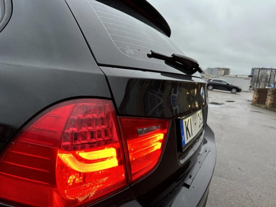 Melns BMW 320 2009 Rīga, ar dzinēja tilpumu 2.00 L un nobraukumu 339 tūkst. km par 4990 €, foto 12 vietnē AUTOMOTO.COM.LV