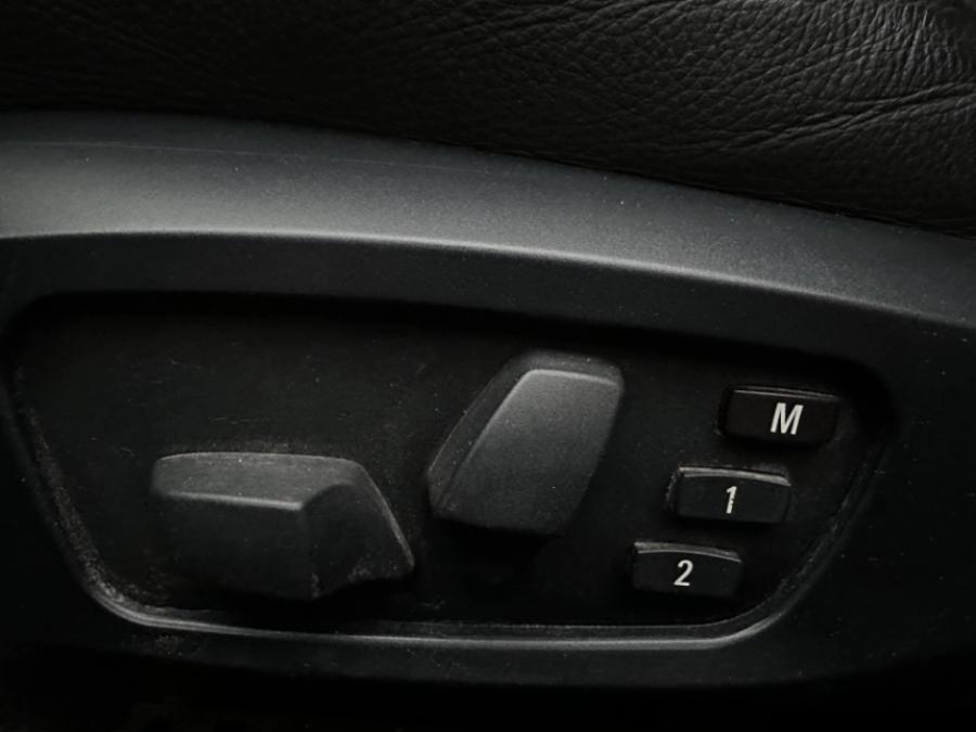 Melns BMW 320 2009 Rīga, ar dzinēja tilpumu 2.00 L un nobraukumu 339 tūkst. km par 4990 €, foto 23 vietnē AUTOMOTO.COM.LV