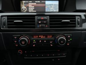 Melns BMW 320 2009 Rīga, ar dzinēja tilpumu 2.00 L un nobraukumu 339 tūkst. km par 4990 €, foto 30 vietnē AUTOMOTO.COM.LV