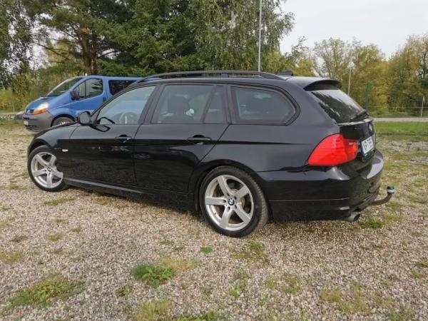 Black BMW 320 2009 in Kuldiga, with an engine capacity of 2.00 L and mileage of 323 thousand km for 4000 €, photo 4 on AUTOMOTO.COM.LV