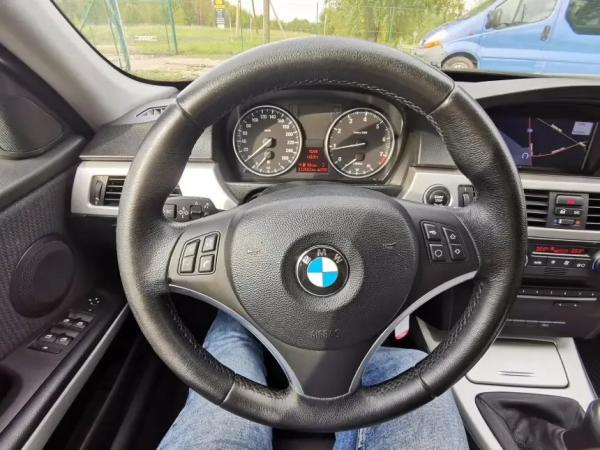 Black BMW 320 2009 in Kuldiga, with an engine capacity of 2.00 L and mileage of 323 thousand km for 4000 €, photo 7 on AUTOMOTO.COM.LV