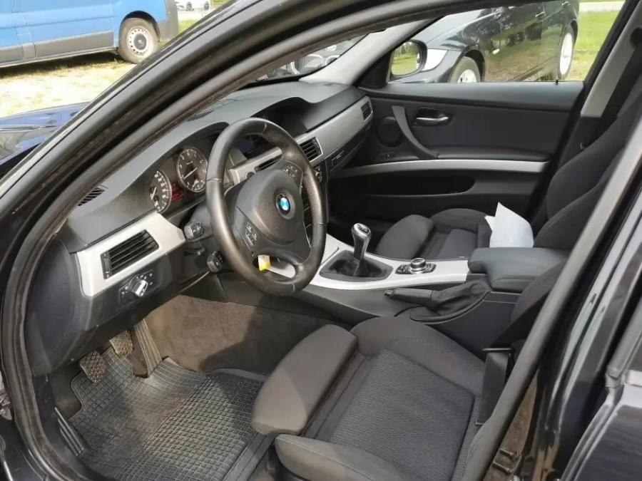 Melns BMW 320 2009 Kuldīga, ar dzinēja tilpumu 2.00 L un nobraukumu 323 tūkst. km par 4000 €, foto 16 vietnē AUTOMOTO.COM.LV