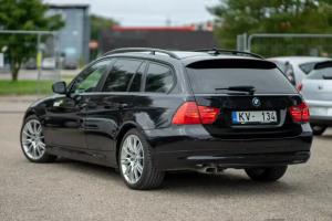 Black BMW 320 2009 in Liepaja, with an engine capacity of 2.00 L and mileage of 250 thousand km for 6850 €, photo 3 on AUTOMOTO.COM.LV