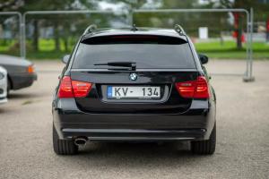 Black BMW 320 2009 in Liepaja, with an engine capacity of 2.00 L and mileage of 250 thousand km for 6850 €, photo 4 on AUTOMOTO.COM.LV