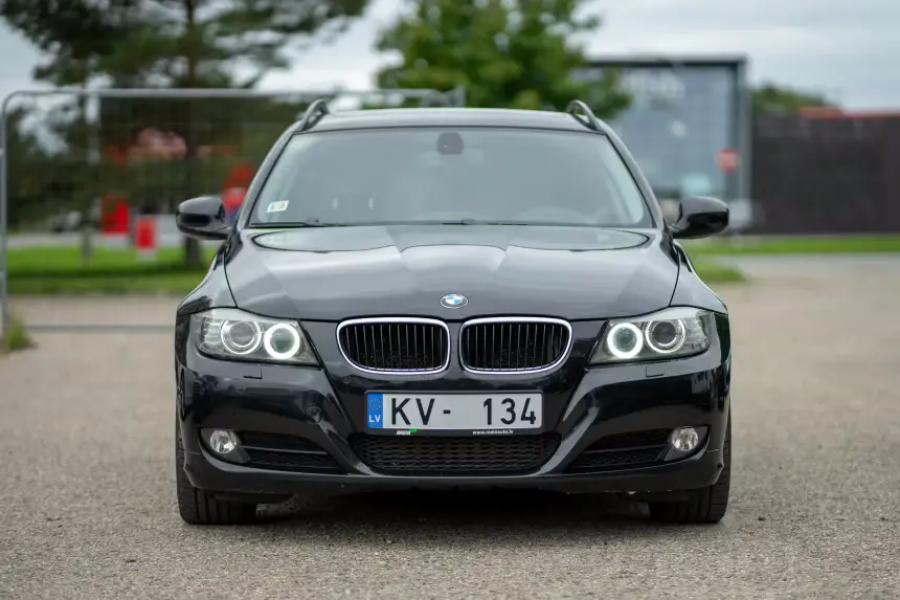 Black BMW 320 2009 in Liepaja, with an engine capacity of 2.00 L and mileage of 250 thousand km for 6850 €, photo 7 on AUTOMOTO.COM.LV