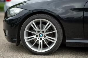 Black BMW 320 2009 in Liepaja, with an engine capacity of 2.00 L and mileage of 250 thousand km for 6850 €, photo 8 on AUTOMOTO.COM.LV