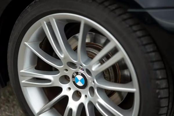 Black BMW 320 2009 in Liepaja, with an engine capacity of 2.00 L and mileage of 250 thousand km for 6850 €, photo 8 on AUTOMOTO.COM.LV