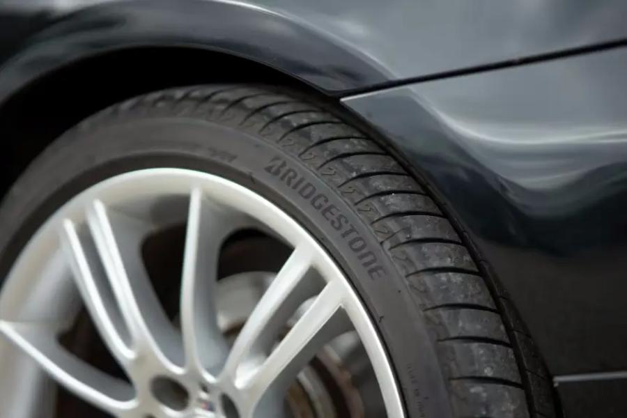 Black BMW 320 2009 in Liepaja, with an engine capacity of 2.00 L and mileage of 250 thousand km for 6850 €, photo 11 on AUTOMOTO.COM.LV