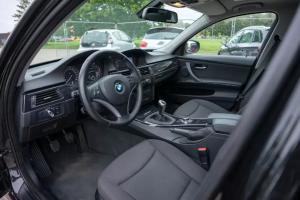 Black BMW 320 2009 in Liepaja, with an engine capacity of 2.00 L and mileage of 250 thousand km for 6850 €, photo 13 on AUTOMOTO.COM.LV