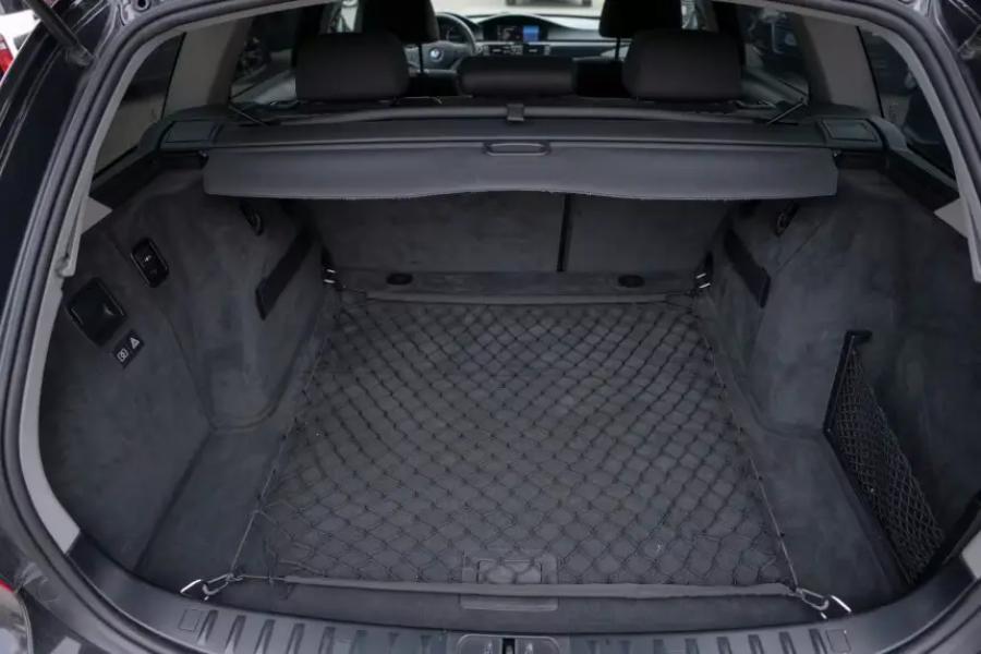 Black BMW 320 2009 in Liepaja, with an engine capacity of 2.00 L and mileage of 250 thousand km for 6850 €, photo 15 on AUTOMOTO.COM.LV