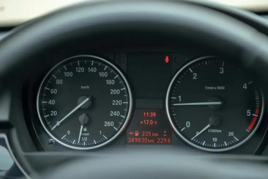 Black BMW 320 2009 in Liepaja, with an engine capacity of 2.00 L and mileage of 250 thousand km for 6850 €, photo 19 on AUTOMOTO.COM.LV