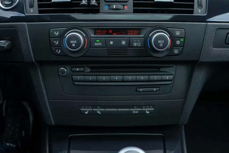 Black BMW 320 2009 in Liepaja, with an engine capacity of 2.00 L and mileage of 250 thousand km for 6850 €, photo 20 on AUTOMOTO.COM.LV
