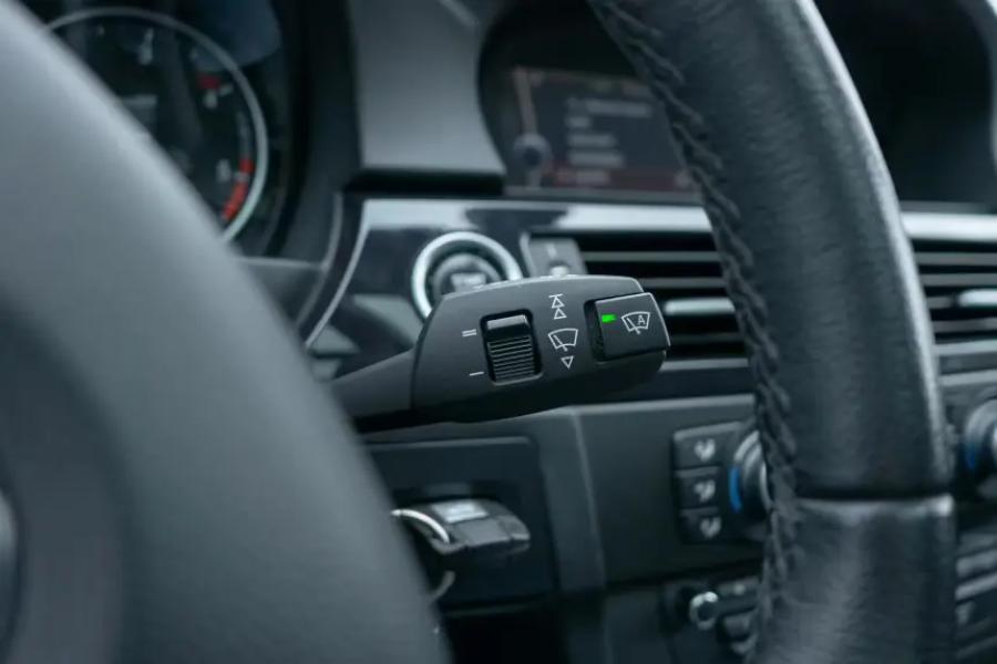 Black BMW 320 2009 in Liepaja, with an engine capacity of 2.00 L and mileage of 250 thousand km for 6850 €, photo 23 on AUTOMOTO.COM.LV
