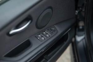 Black BMW 320 2009 in Liepaja, with an engine capacity of 2.00 L and mileage of 250 thousand km for 6850 €, photo 24 on AUTOMOTO.COM.LV