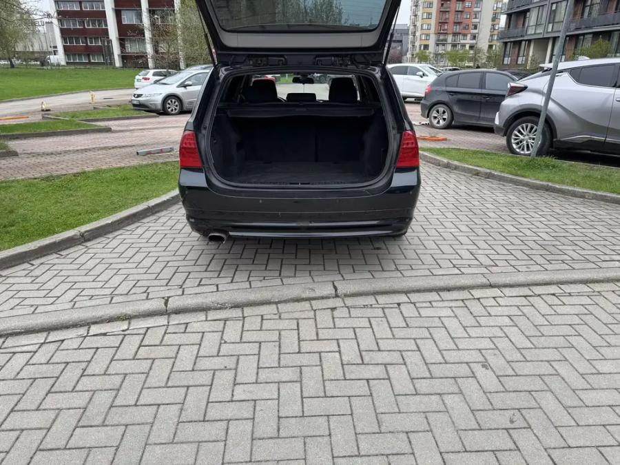 Black BMW 320 2009 in Riga, with an engine capacity of 2.00 L and mileage of 428 thousand km for 3690 €, photo 6 on AUTOMOTO.COM.LV