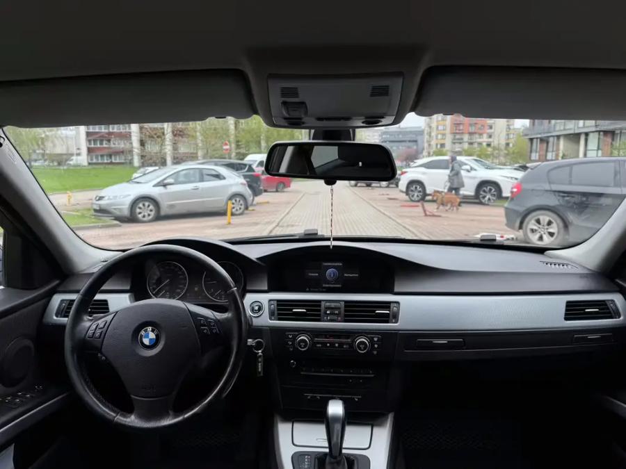Black BMW 320 2009 in Riga, with an engine capacity of 2.00 L and mileage of 428 thousand km for 3690 €, photo 9 on AUTOMOTO.COM.LV