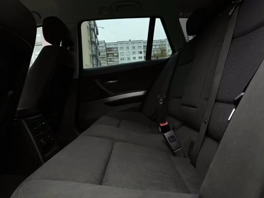 Black BMW 320 2009 in Riga, with an engine capacity of 2.00 L and mileage of 428 thousand km for 3690 €, photo 10 on AUTOMOTO.COM.LV