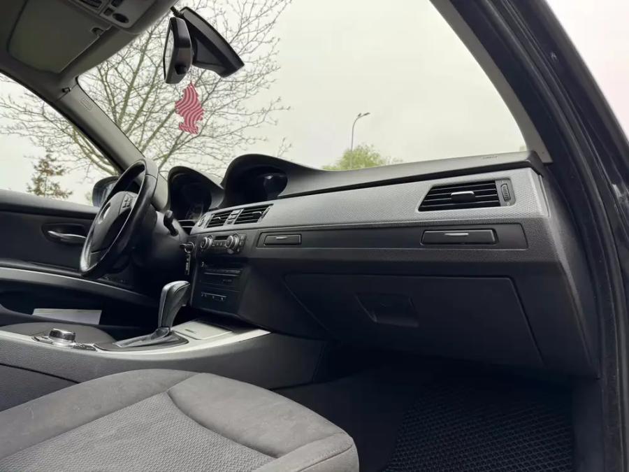 Black BMW 320 2009 in Riga, with an engine capacity of 2.00 L and mileage of 428 thousand km for 3690 €, photo 11 on AUTOMOTO.COM.LV
