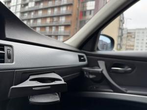 Black BMW 320 2009 in Riga, with an engine capacity of 2.00 L and mileage of 428 thousand km for 3690 €, photo 18 on AUTOMOTO.COM.LV