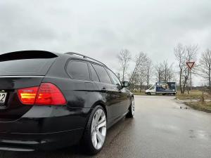 Black BMW 320 2009 in Riga, with an engine capacity of 2.00 L and mileage of 339 thousand km for 3490 €, photo 5 on AUTOMOTO.COM.LV