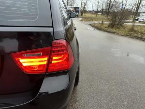 Black BMW 320 2009 in Riga, with an engine capacity of 2.00 L and mileage of 339 thousand km for 3490 €, photo 9 on AUTOMOTO.COM.LV