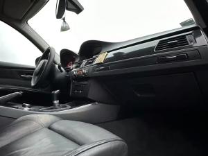 Black BMW 320 2009 in Riga, with an engine capacity of 2.00 L and mileage of 339 thousand km for 3490 €, photo 13 on AUTOMOTO.COM.LV