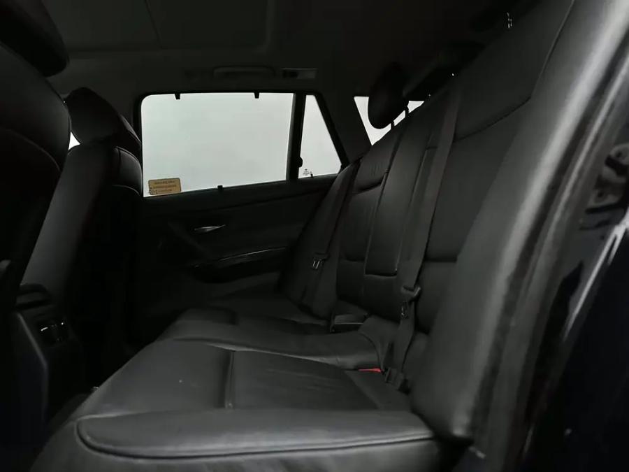 Black BMW 320 2009 in Riga, with an engine capacity of 2.00 L and mileage of 339 thousand km for 3490 €, photo 15 on AUTOMOTO.COM.LV