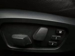 Black BMW 320 2009 in Riga, with an engine capacity of 2.00 L and mileage of 339 thousand km for 3490 €, photo 23 on AUTOMOTO.COM.LV