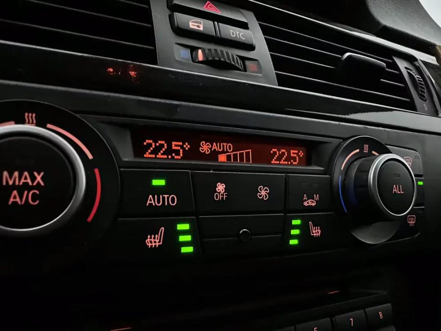 Black BMW 320 2009 in Riga, with an engine capacity of 2.00 L and mileage of 339 thousand km for 3490 €, photo 32 on AUTOMOTO.COM.LV