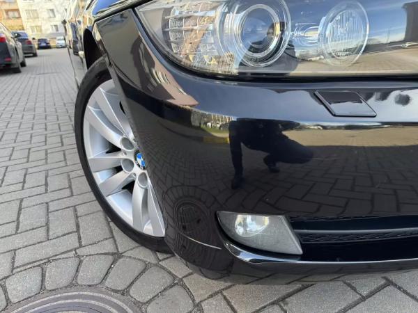 Black BMW 320 2009 in Riga, with an engine capacity of 2.00 L and mileage of 347 thousand km for 5990 €, photo 2 on AUTOMOTO.COM.LV