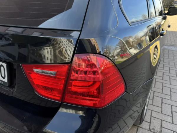Black BMW 320 2009 in Riga, with an engine capacity of 2.00 L and mileage of 347 thousand km for 5990 €, photo 7 on AUTOMOTO.COM.LV