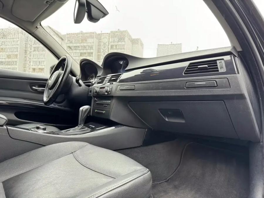 Melns BMW 320 2009 Rīga, ar dzinēja tilpumu 2.00 L un nobraukumu 347 tūkst. km par 5990 €, foto 10 vietnē AUTOMOTO.COM.LV