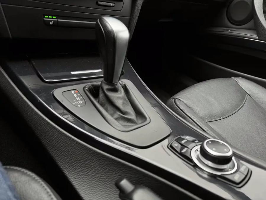 Melns BMW 320 2009 Rīga, ar dzinēja tilpumu 2.00 L un nobraukumu 347 tūkst. km par 5990 €, foto 21 vietnē AUTOMOTO.COM.LV