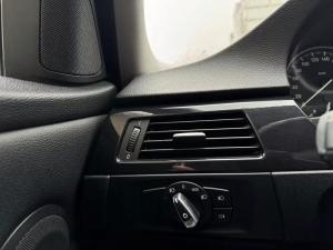 Melns BMW 320 2009 Rīga, ar dzinēja tilpumu 2.00 L un nobraukumu 347 tūkst. km par 5990 €, foto 24 vietnē AUTOMOTO.COM.LV