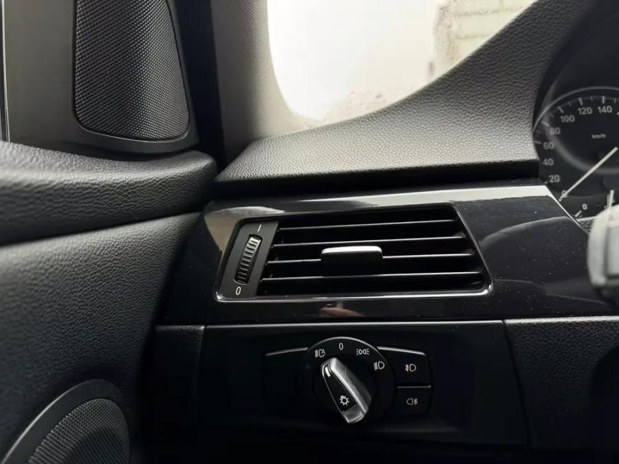 Melns BMW 320 2009 Rīga, ar dzinēja tilpumu 2.00 L un nobraukumu 347 tūkst. km par 5990 €, foto 24 vietnē AUTOMOTO.COM.LV