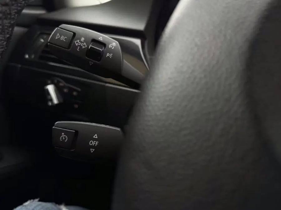 Melns BMW 320 2009 Rīga, ar dzinēja tilpumu 2.00 L un nobraukumu 347 tūkst. km par 5990 €, foto 28 vietnē AUTOMOTO.COM.LV