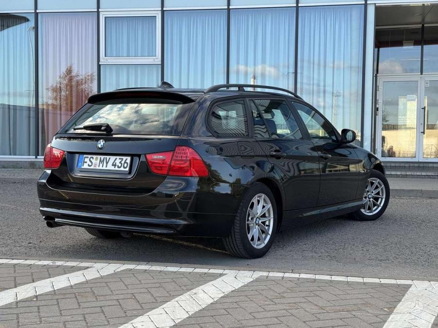 Black BMW 320 2009 in Panevezys, with an engine capacity of 2.00 L and mileage of 295 thousand km for 3100 €, photo 5 on AUTOMOTO.COM.LV
