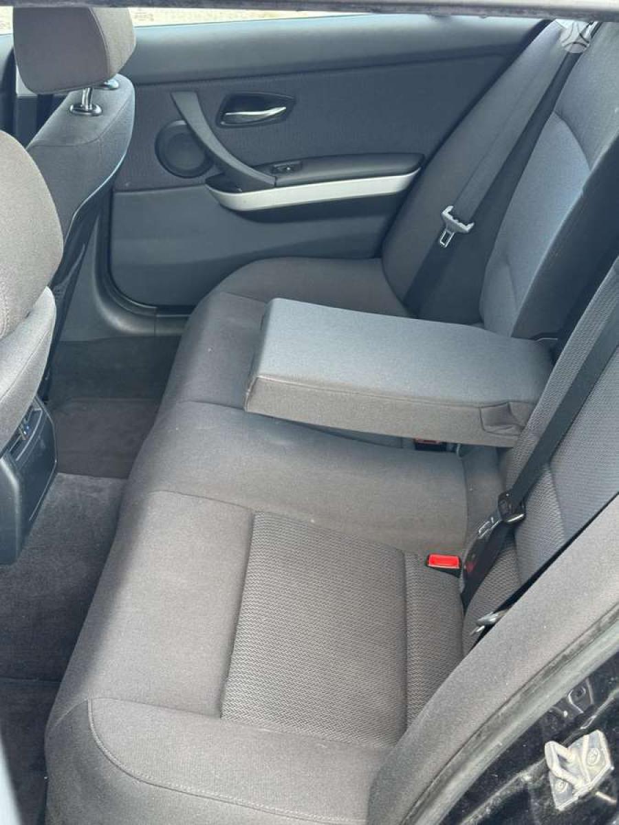 Black BMW 320 2009 in Panevezys, with an engine capacity of 2.00 L and mileage of 295 thousand km for 3100 €, photo 9 on AUTOMOTO.COM.LV