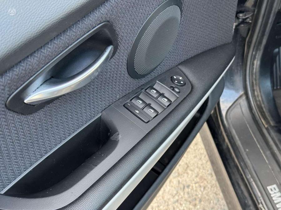 Black BMW 320 2009 in Panevezys, with an engine capacity of 2.00 L and mileage of 295 thousand km for 3100 €, photo 15 on AUTOMOTO.COM.LV