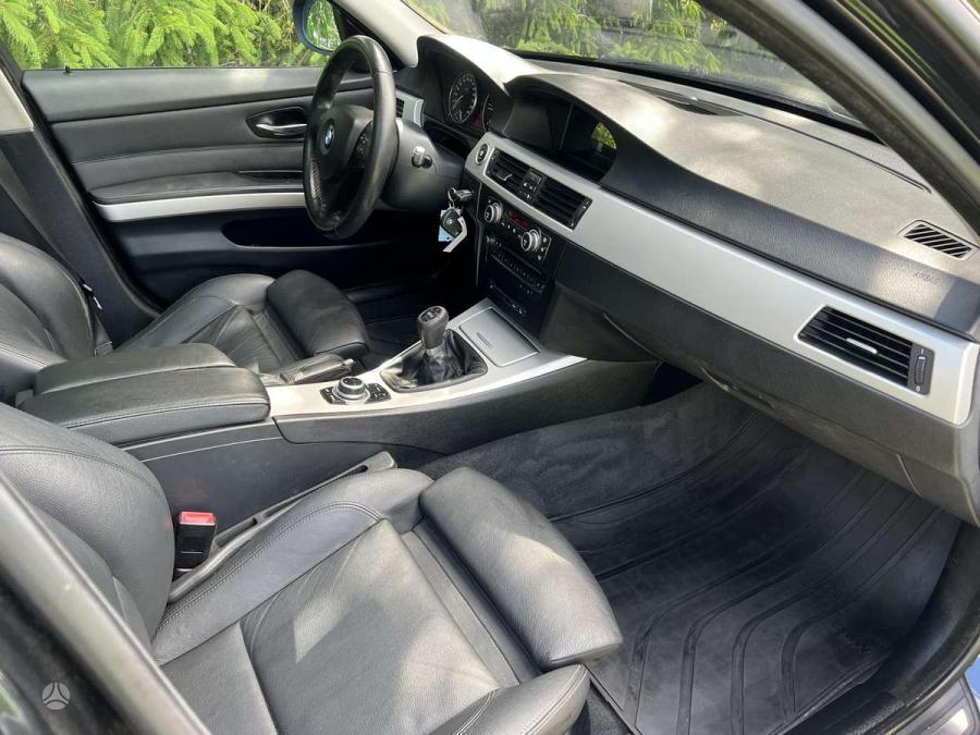 Black BMW 320 2009 in Kaunas, with an engine capacity of 2.00 L and mileage of 321 thousand km for 4350 €, photo 9 on AUTOMOTO.COM.LV