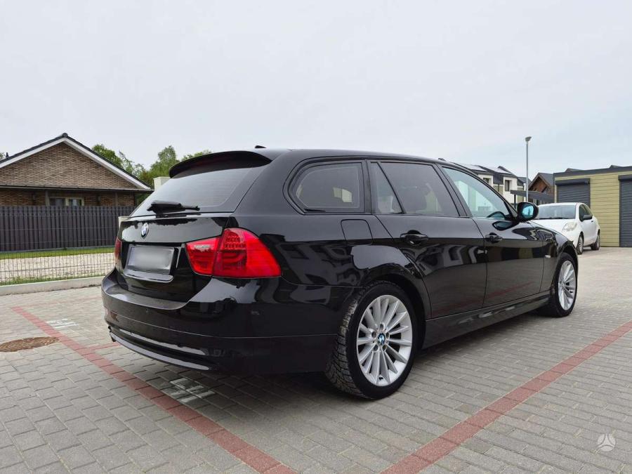 Black BMW 320 2009 in Klaipeda, with an engine capacity of 2.00 L and mileage of 371 thousand km for 4600 €, photo 6 on AUTOMOTO.COM.LV
