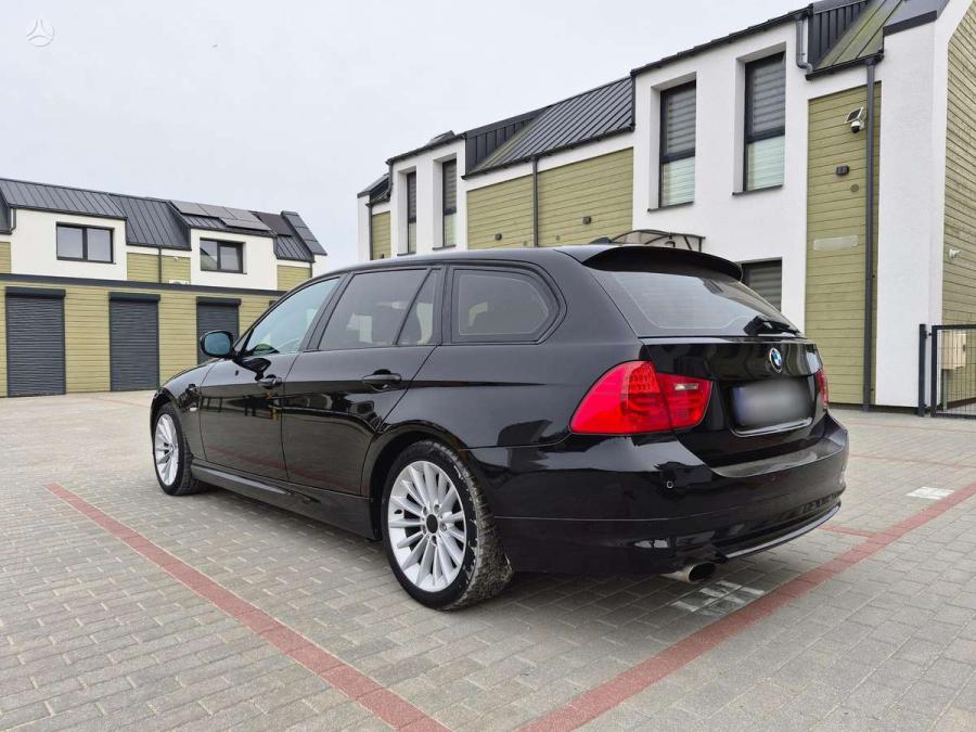 Black BMW 320 2009 in Klaipeda, with an engine capacity of 2.00 L and mileage of 371 thousand km for 4600 €, photo 8 on AUTOMOTO.COM.LV