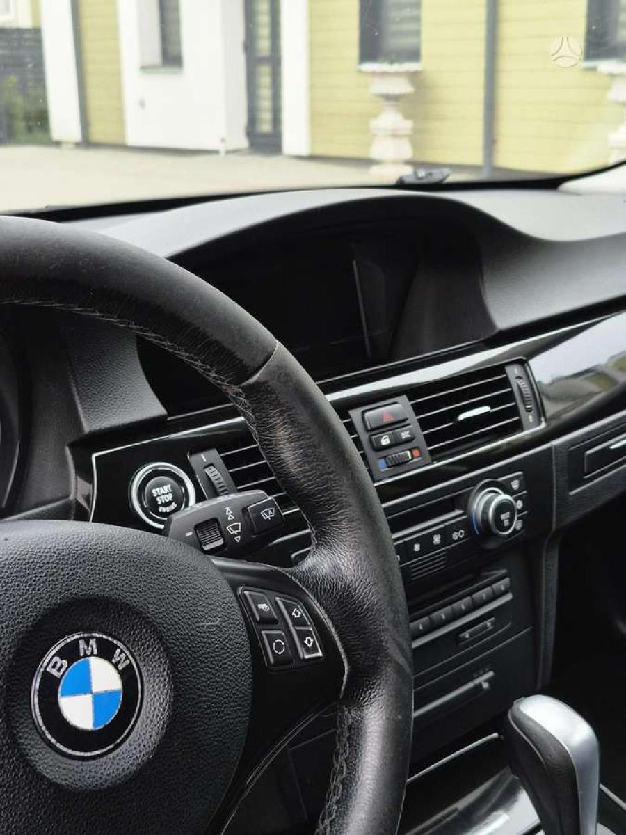 Black BMW 320 2009 in Klaipeda, with an engine capacity of 2.00 L and mileage of 371 thousand km for 4600 €, photo 10 on AUTOMOTO.COM.LV